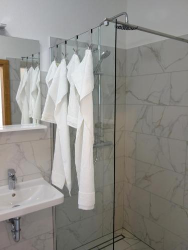 Apartmaji Pri Fijakarju - Apartments "At The Fiaker's" - Bled