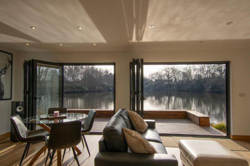 Lakeview House - Crawley