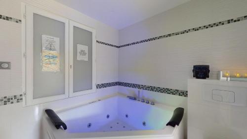 Kimia Suite Room - Cergy