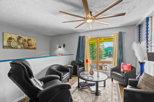 Budget Compact Stay On 6th Ave - Anchorage, AK