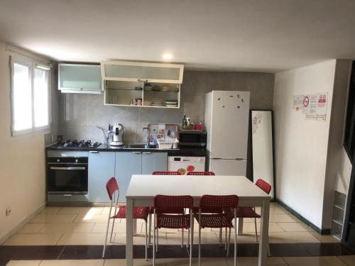 Maison Pour Ouvriers Seulement Pas De Tourisme, Ni Famille - Stains