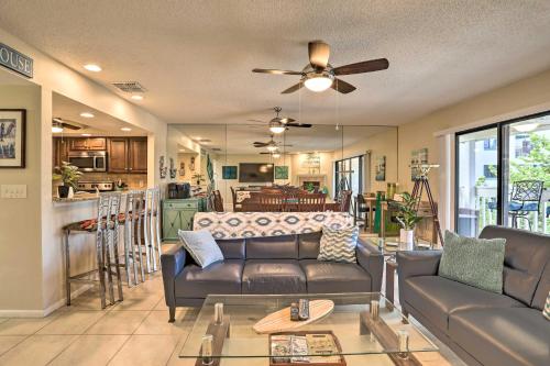 Sea La Vie: Sunny Indian Rocks Beach Condo! - Indian Rocks Beach, FL