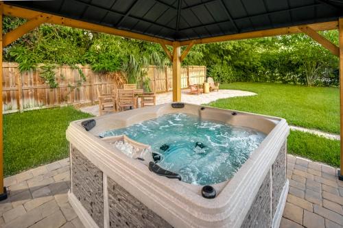 The Bohemian Heaven! With Jacuzzi, Playgroud, 2miles To Downtown - 那不勒斯