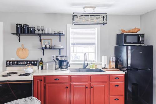 Historic Farmhouse Apartment - Lake Carmi State Park, Franklin
