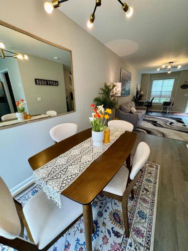 Modern Entire 2-bedroom House For 6 Guests At University City - Concord, NC