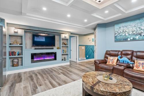 Private Family Entertainer's Suite - Alberta
