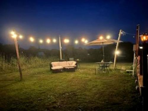From $56pp - Cozy Sky Gazer Lotus Bell Glamping With Hot Tub, Lewisburg, TN