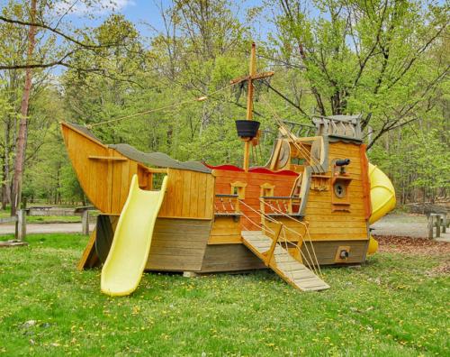 Full Hook up 30 Amp Site W Up to 26Ft, Gaines, PA from $49