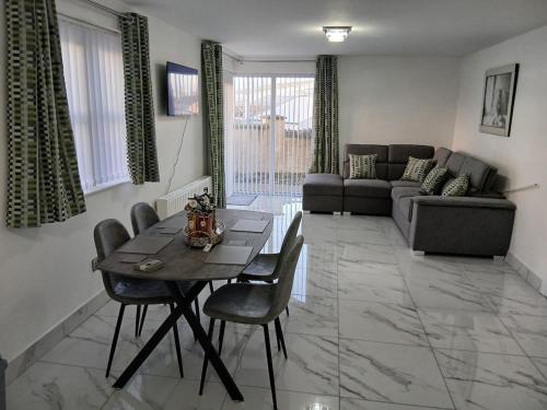 The Peace Bridge Apartment - Derry