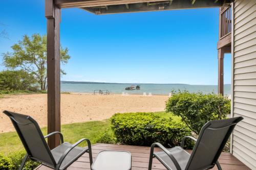 Beachside Haven 102 Beachfront Condo Near Downtown Tart Trail - Traverse City, MI