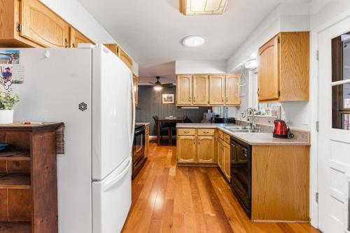 Spacious And Comfy Close To Everything Backyard - Longmont, CO