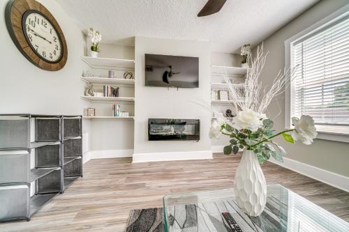 3 Mi To Dtwn: Cozy Apt W/ Yard In Louisville! - Charlestown State Park, Charlestown