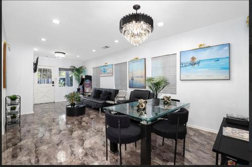 Luxury Villa Estate Oasis - Norwalk, CA