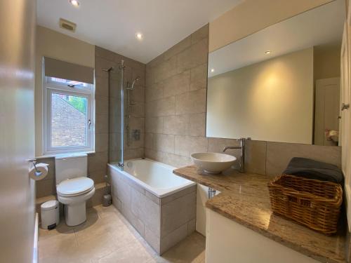 Three Bedroom House In Central Richmond - Twickenham