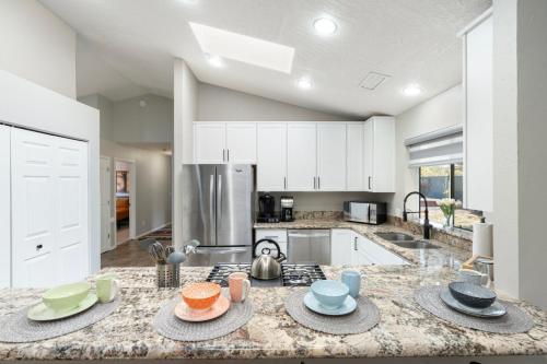 Relaxing 3br Getaway Close To Vineyards With Shared Hot Tub - Jerome, AZ