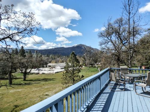 Charming Downstairs Unit - Oakhurst, CA