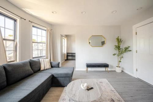 Modern 3-bdrm Apt In Black Rock - Connecticut
