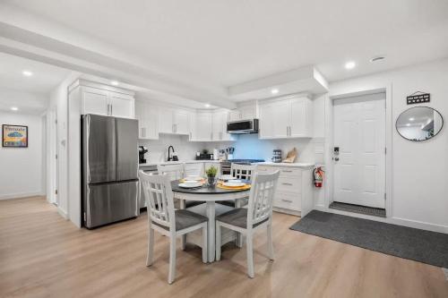 Meadowstone Suite 3bd 3 Tvs Near Spruce Meadows - Calgary