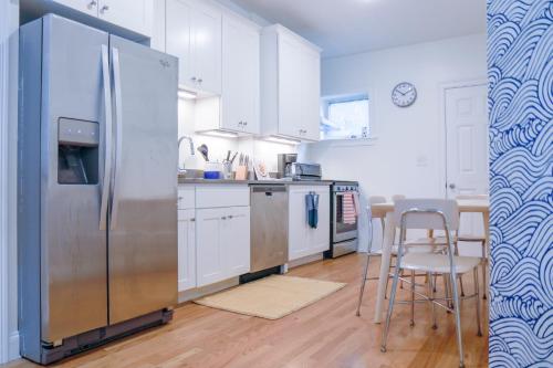 Modern & Spacious 4-bedroom Apartment In Roxbury - Boston University, Boston