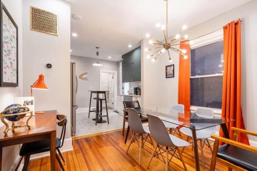Mid-century Marvel Steps From Restaurants Bars And Markets 3br & 2ba - ワシントンD.C.