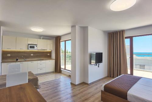Cabacum Pleasure Beachfront Apartments - 50m To Beach And Pool - Varna