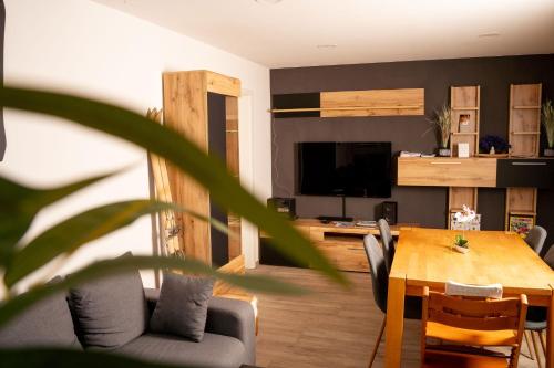 Moderne 3 Zimmer Wohnung Panorama Mit Großem Balkon Fur 4personen Inklusive Wifi Und Parkplatz - Gunzenhausen