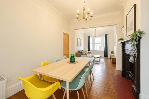 Large Citycentre Townhouse & Hot Tub, Pool Table And Offroad Parking - Cardiff