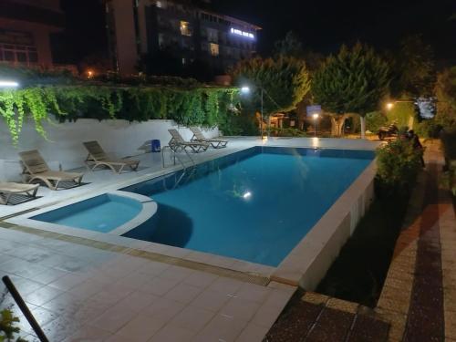 Kadınlar Denizine 100 Metre - Kuşadası