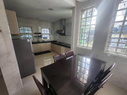 Serene Stay- Kuching City Single Storey Semid - Kuching