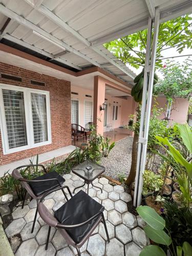 Syariah - Beautiful 3br Home - 8 Min From Centre By Sakura - Sukabumi