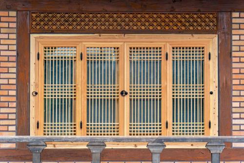 Yongin Yejik Hanok Pension - Daejeon