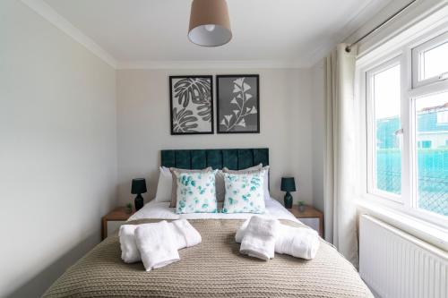 Spacious Sea View 2 Bedroom Sleeps 6-free Parking - Bournemouth