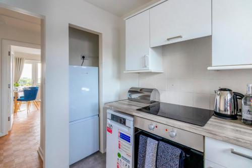 Beautiful Sea View 2 Bedroom Sleeps 6-free Parking - ボーンマス