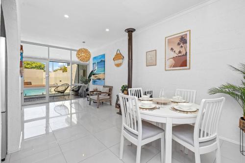 Tropical Zen Stylish Beach-inspired Home W Pool - Perth