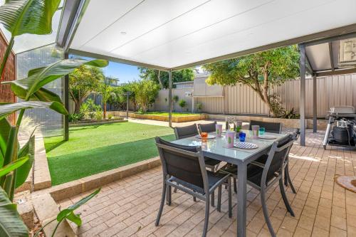 Tropical Zen Stylish Beach-inspired Home W Pool - Perth