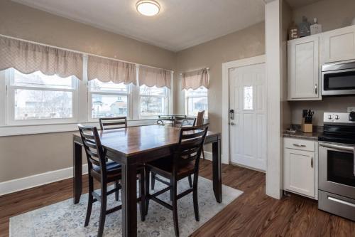 5 Bedroom 3200 Sq Ft House For Downtown Travelers - Indiana (State)