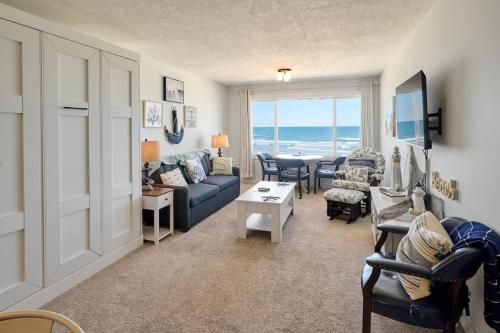 Oceanfront Suite - Top Floor - Pool And Sauna - Sleeps 6 - Lincoln City, OR