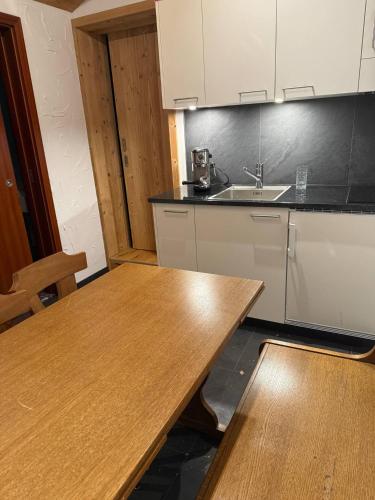 Cozy Alpine Apartment By Apartments Capricorn - Wilderswil
