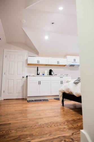 Joynest Loft - Private Entry & Bath - Chatham, NJ