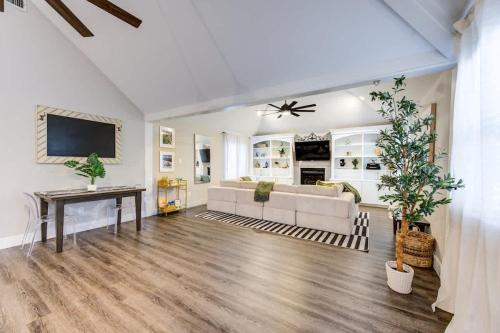 Ultimate Getaway Explore Katy & Houston In Style - Katy