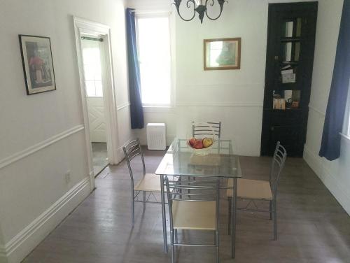 Bedroom For One Person, Close To Downtown And Stadiums - Pittsburgh, PA