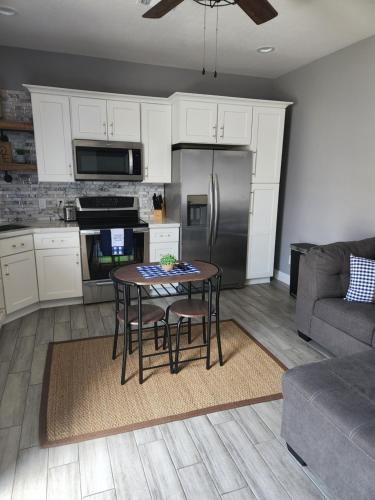 Modern Apartment In The Groves - Mesa, AZ