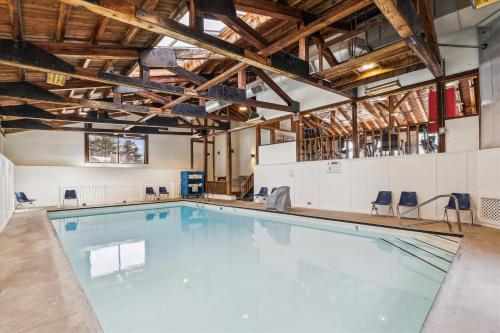 Mountainside Condo E101 - Stowe, VT