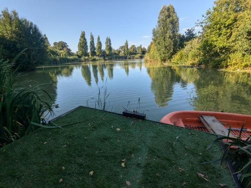 Lola's Lake Cabin - Kent