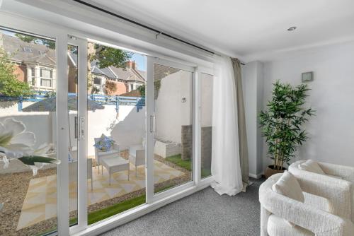 Boone - 2 Free Parking,5 Minutes Walk To Great Southsea Run, 7mins Walk To University, Sleeps 1- 7 C - Portsmouth