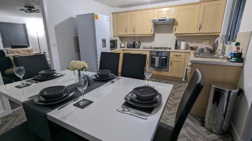 Leyland Road Retreat - 4 Bedroom House - Burnley