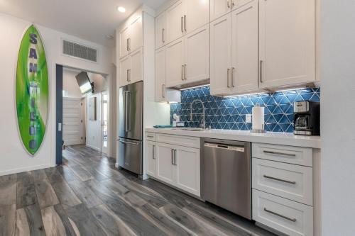 Modern Surf Themed Home - Heart Of Gaslamp - Chula Vista, CA