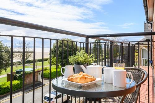 Stunning Sea Views - Barry's Retreat By Ty Sa - Barry
