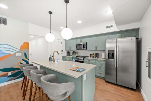 Boho 2br Townhome King 2-car Garage Slc - Salt Lake City, UT