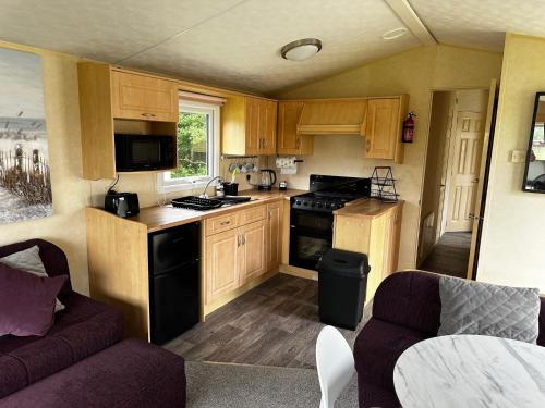 The Three Bedroom Purple Caravan - Lincolnshire